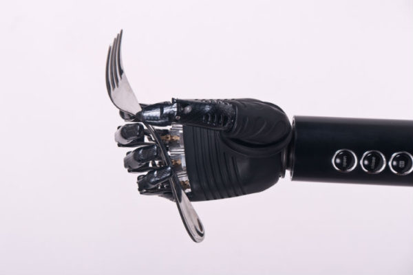 The Science Behind How Prosthetic Hands Work